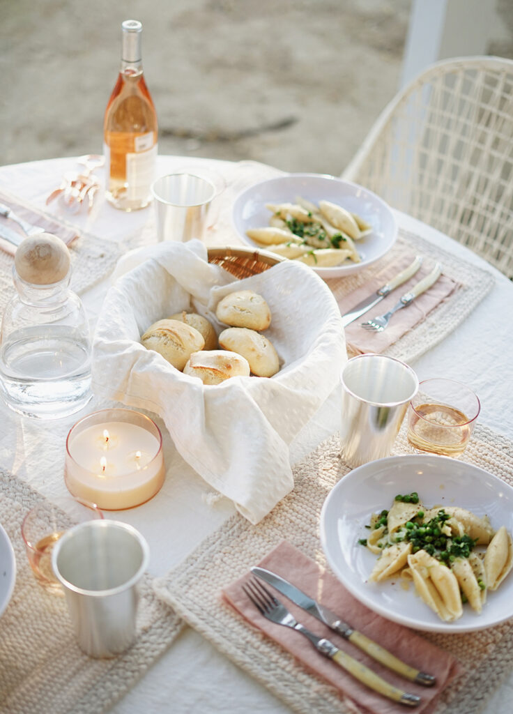 how to host an effortless spring outdoor dinner party – almost makes ...
