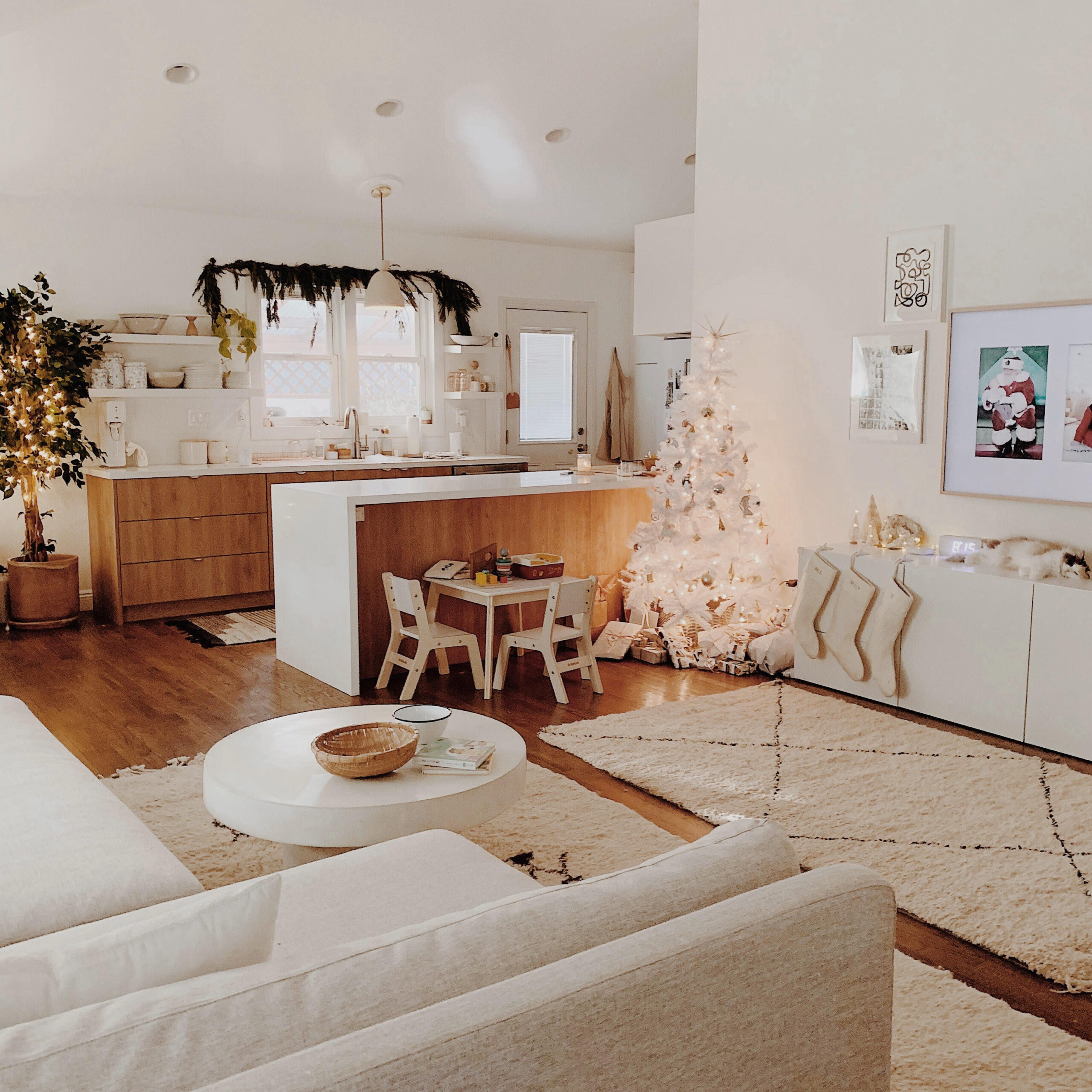 modern christmas decor roundup – almost makes perfect
