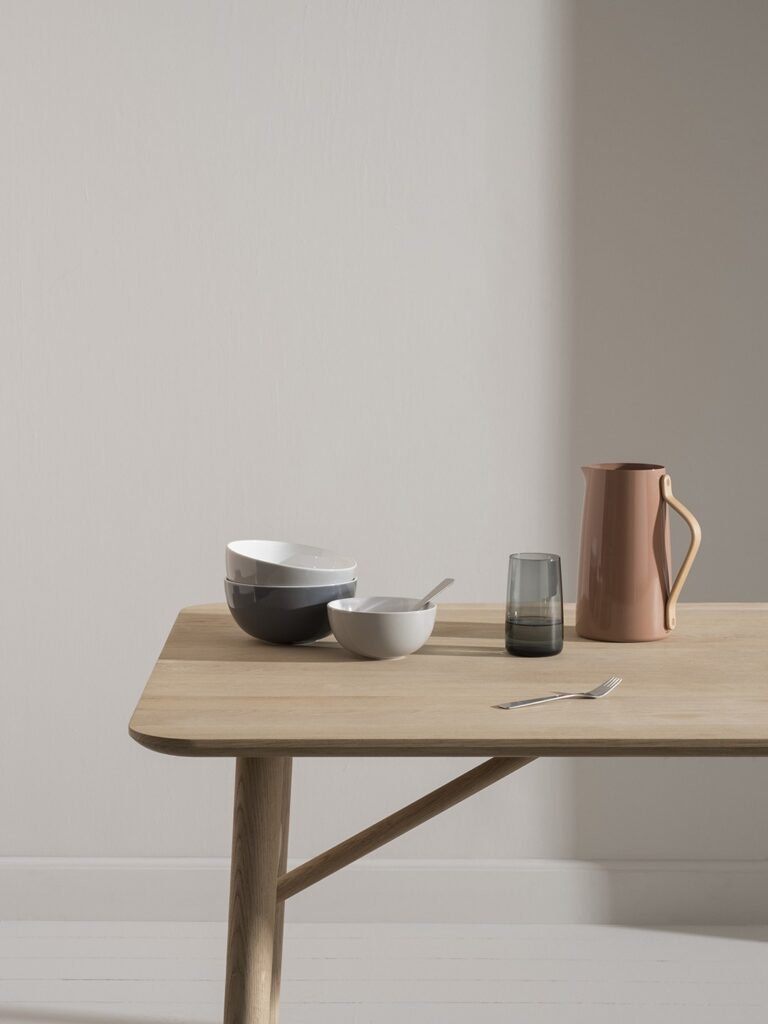 pretty everything : 15 modern water pitchers – almost makes perfect